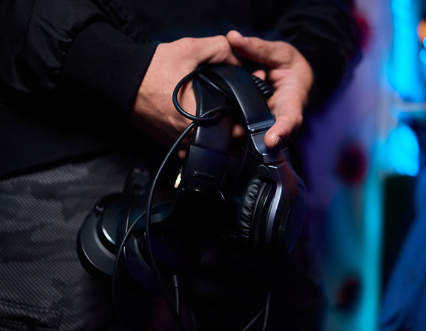 AI-Powered Conversational Automation for Contact Centers - Fingent